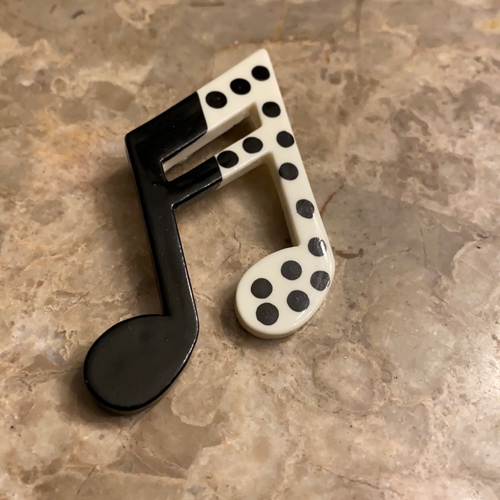 Vintage 1980s Resin Musical Note Black And White Broo… - Gem
